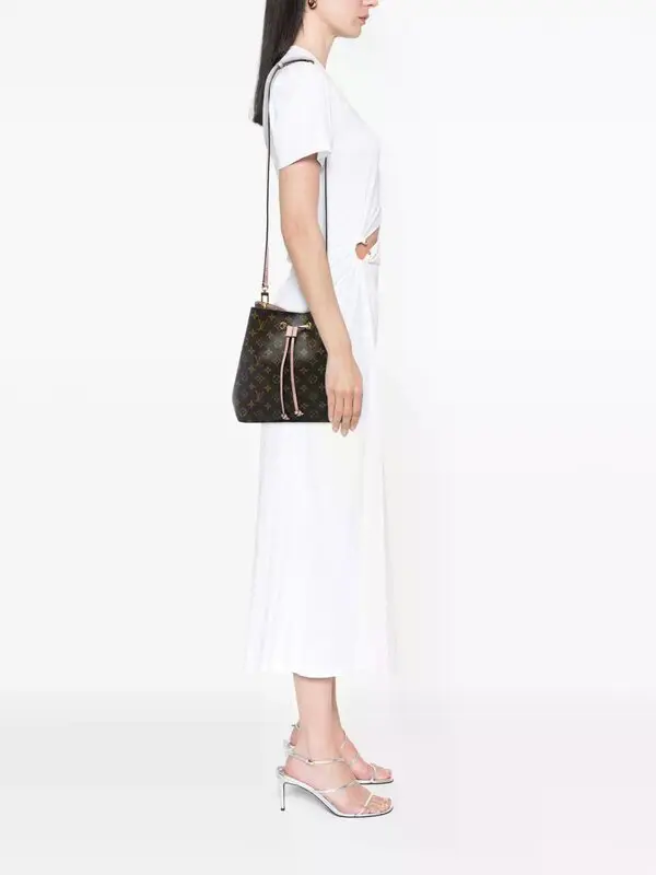 LOUIS VUITTON 2017 Monogram Neonoe Mm Bucket Bag