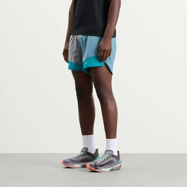 Nike Stride Short