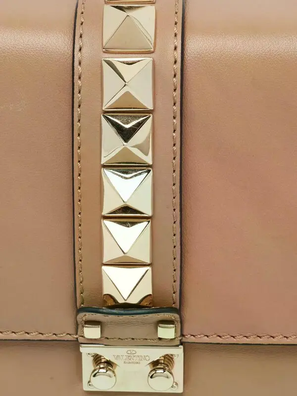 Valentino Garavani Glam Lock Rockstud Shoulder Bag - Neutrals