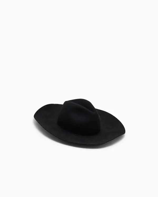 Giorgio Armani Classic Laser-cut Hat In Wool With A Sweatband - Black