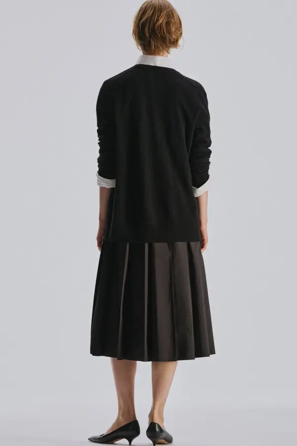 THE ROW Phora V-neck Cashmere Sweater - Black