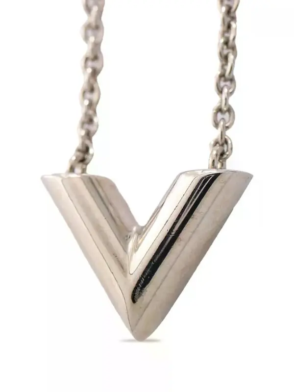 LOUIS VUITTON 2021 Essential V Brass Necklace - Silver