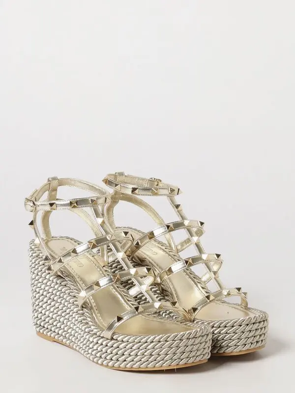 Valentino Garavani Rockstud Laminated Leather Wedge Sandals - Platinum