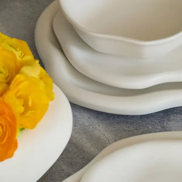 MOMENI Amorphous Stoneware 16 Piece Dinnerware Set