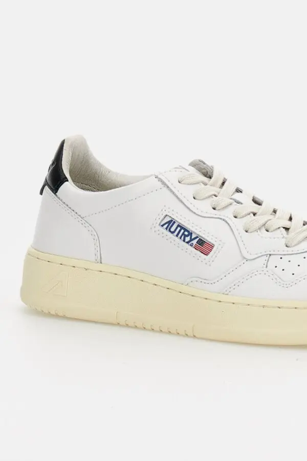 AUTRY Medalist Low Sneakers In Leather