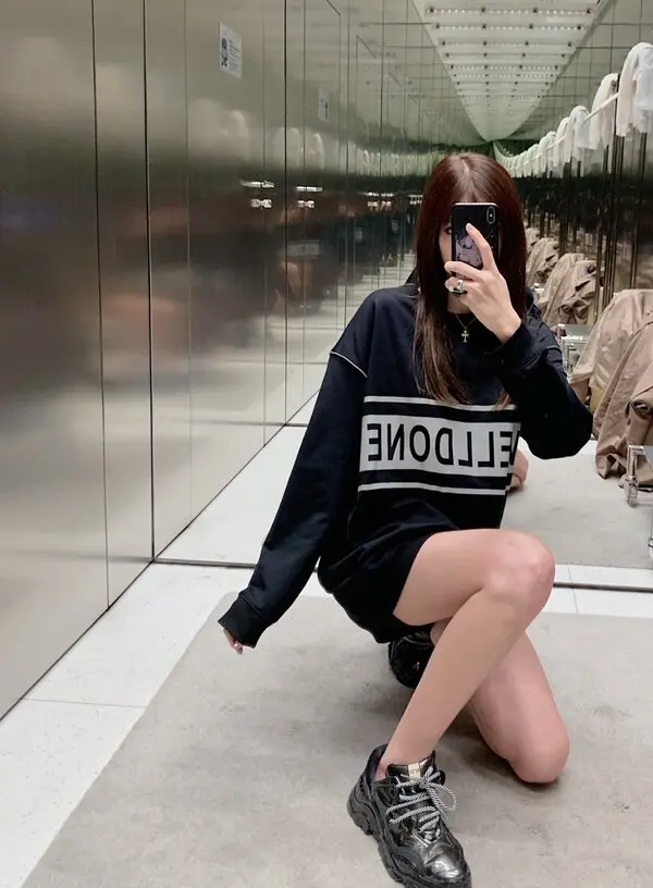 We11Done Logo Printed Crewneck Sweatshirt