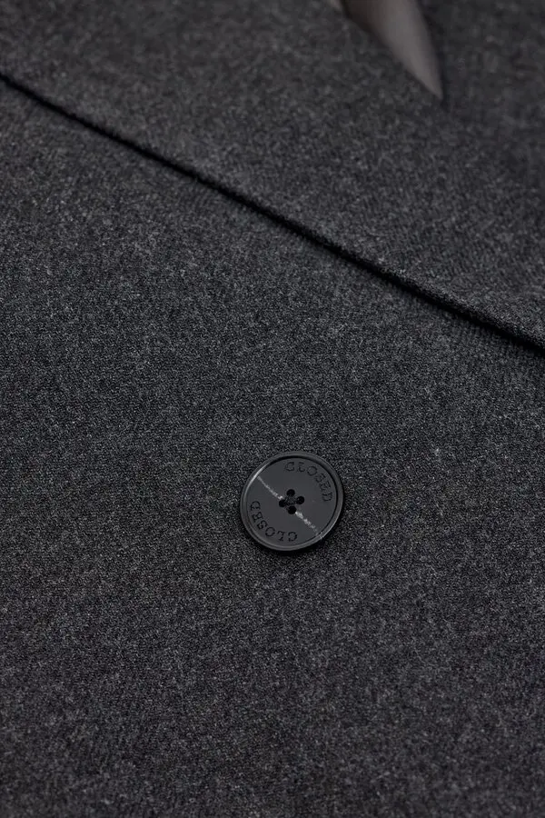 Closed Double-breasted Suit Jacket