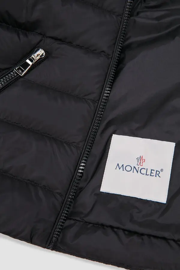 Moncler Hooded Down Jacket With Quilted Design - Black