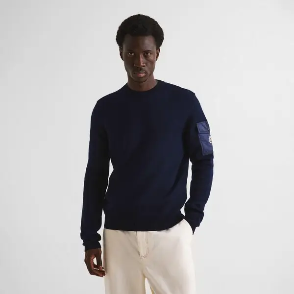 Moncler Crew Neck Knit Sweater With Pocket Detail - Black