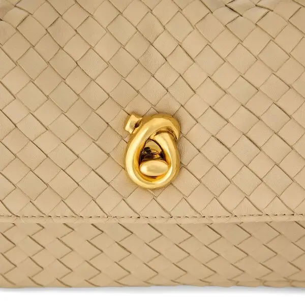 Bottega Veneta Solid Color Shoulder Bag - Nude