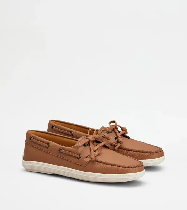 TOD'S Round Toe Loafers