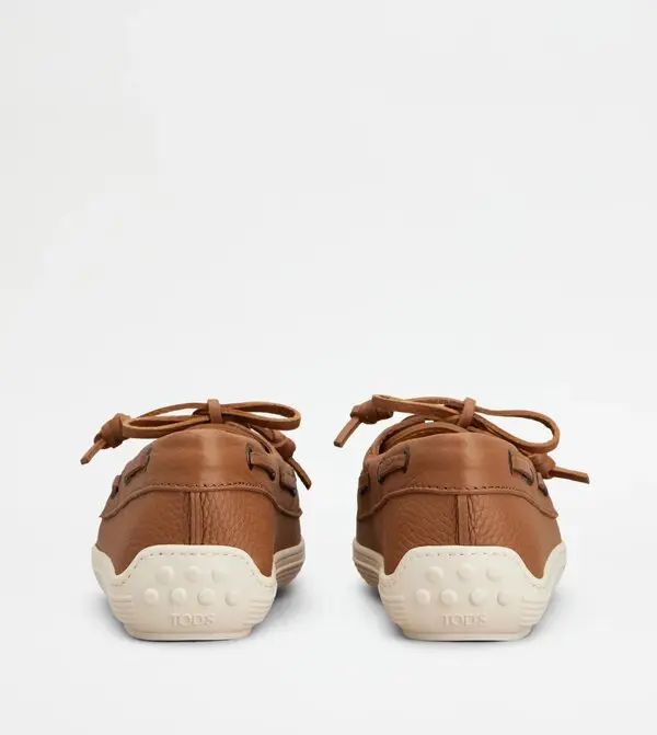 TOD'S Round Toe Loafers