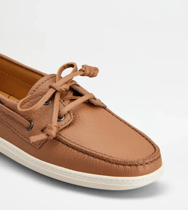 TOD'S Round Toe Loafers
