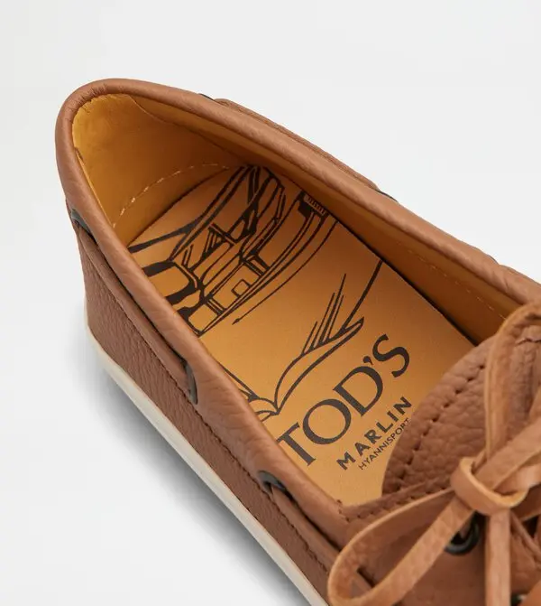 TOD'S Round Toe Loafers