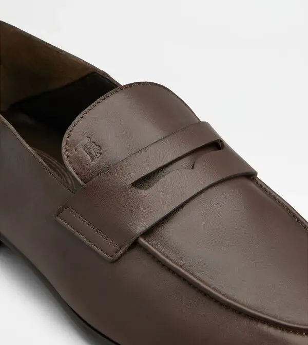 TOD'S Round-toe Loafers