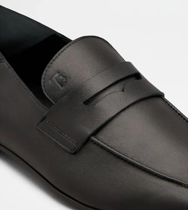 TOD'S Round-toe Loafers