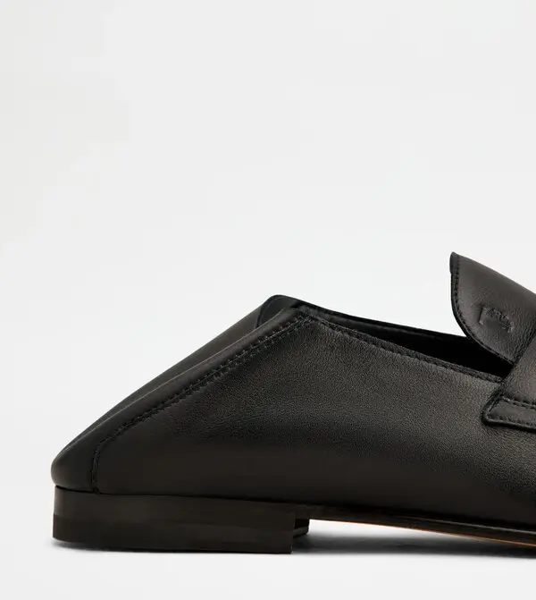 TOD'S Round-toe Loafers