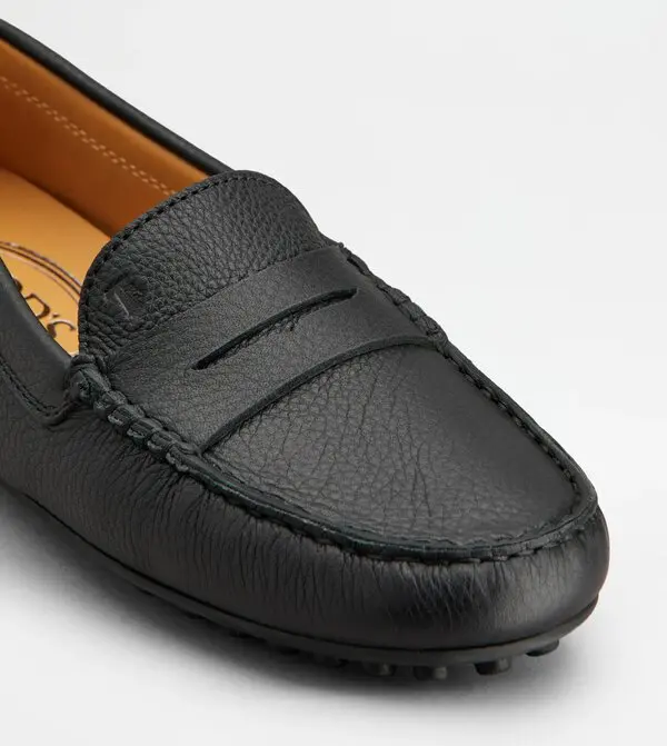 TOD'S Round Toe Loafers