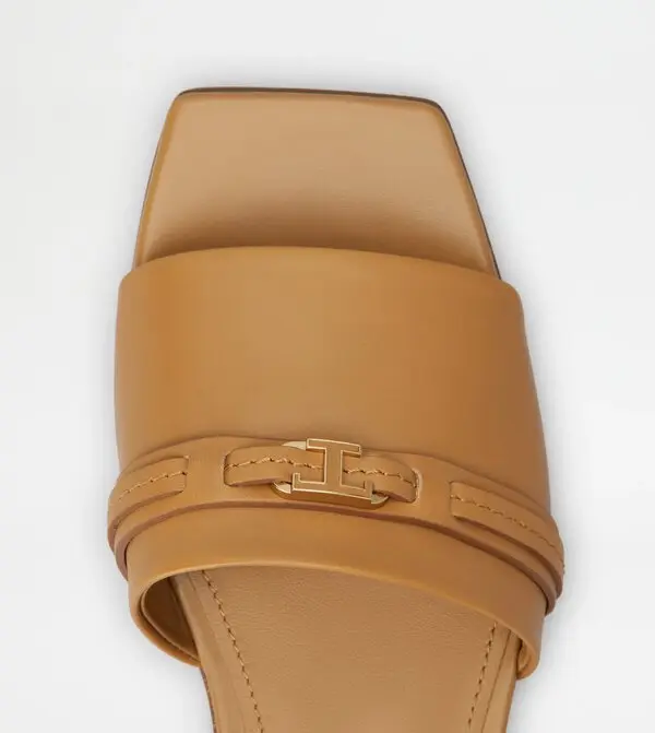 TOD'S Square-toe Flat Sandals