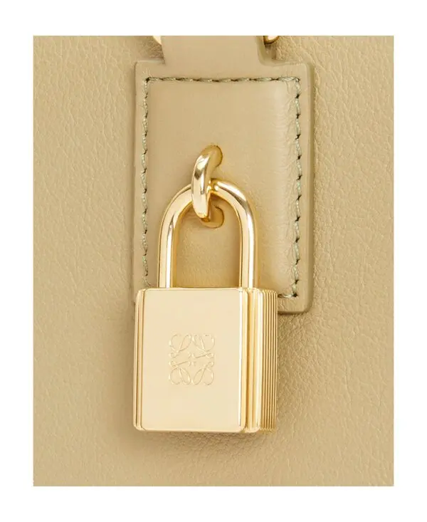 Loewe Amazona 28 Bag In Nappa Calfskin - Nude