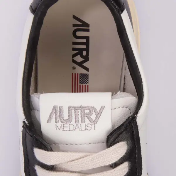 AUTRY Leather Sneakers - Black