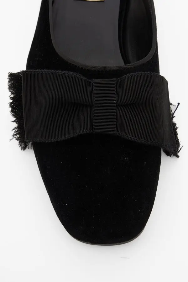Valentino Garavani Flat Sandals With Bow Detailing