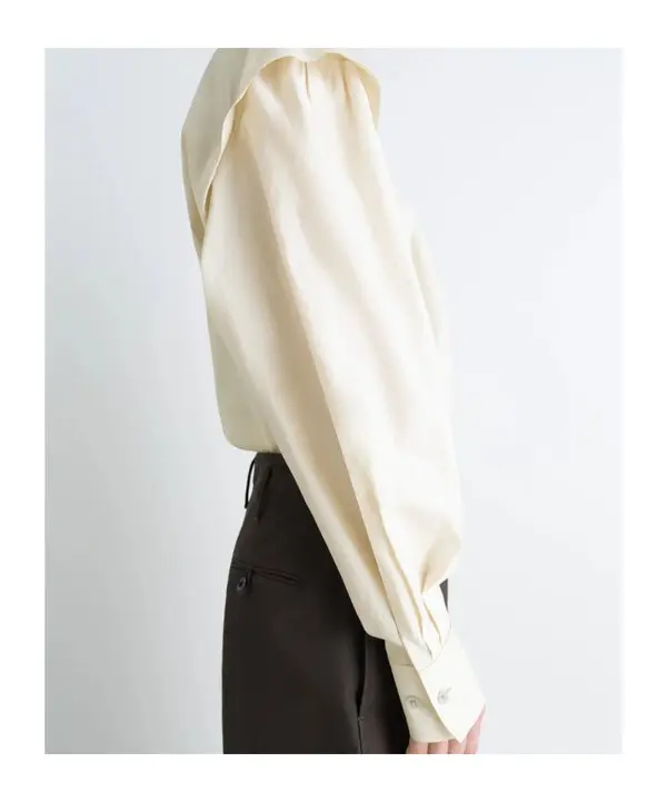 LEMAIRE Ascot V-neck Top With Side Slits And Trompe-l'oeil Sleeves - Cream