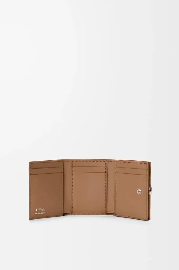 Loewe Pebble Trifold Wallet In Pebble Grain Calfskin