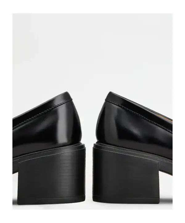 TOD'S Leather Loafers With Chain Detail