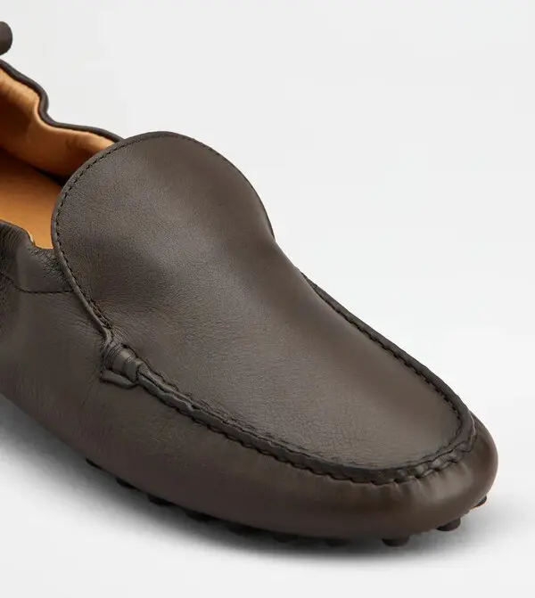 TOD'S Round Toe Loafers With Signature Rubber Sole