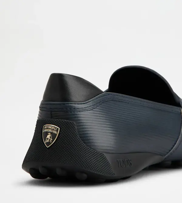 TOD'S Round Toe Loafers