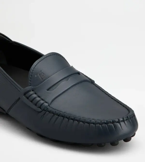 TOD'S Round Toe Loafers