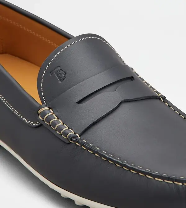 TOD'S Round-toe Loafers With Embossed Logo