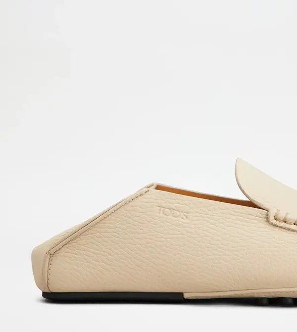 TOD'S Round-toe Loafers