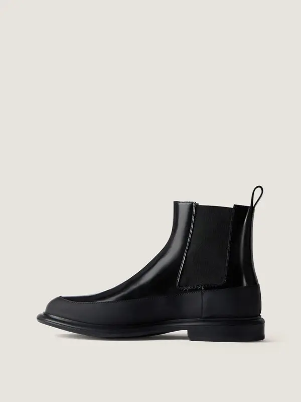 Givenchy Chelsea Boots In Brushed Calfskin Leather