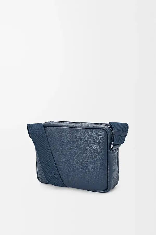 Loewe Medium Pebble Messenger Bag In Supple Grained Calfskin