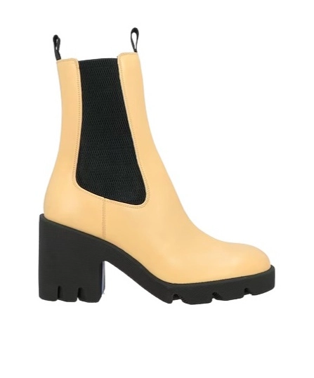 Burberry Platform Boots - Nude