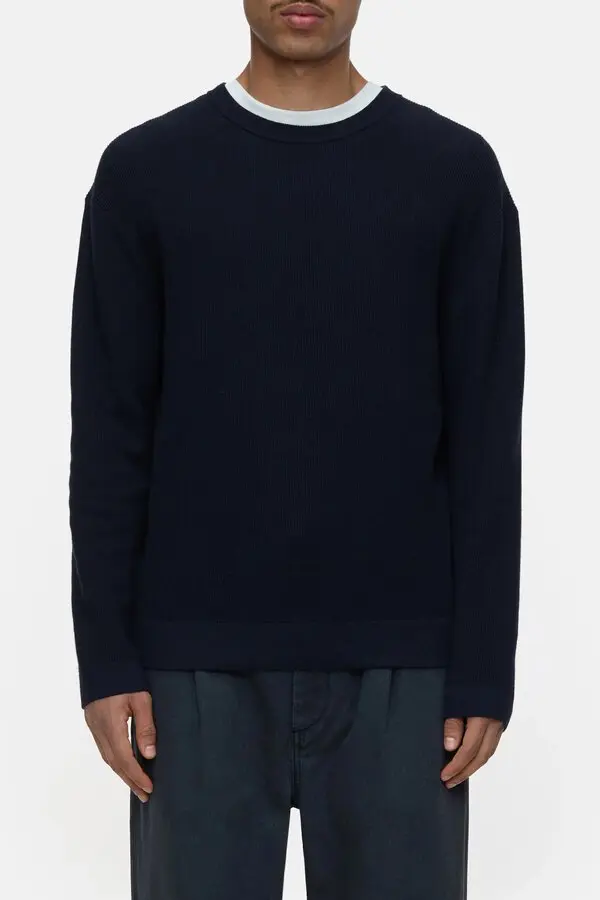 Closed Crew-neck Fine-knit Jumper