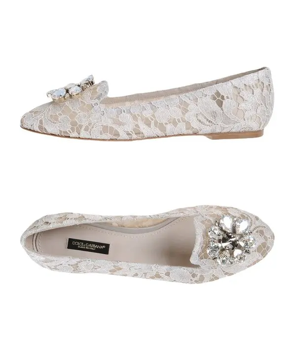 Dolce & Gabbana Round Toe Loafers With Embellishment - Nude