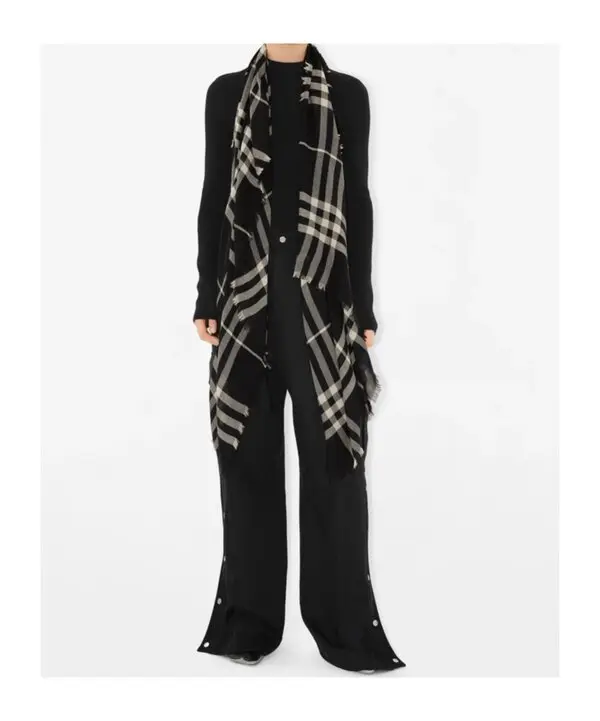 Burberry Check Printed Frayed-edge Scarf