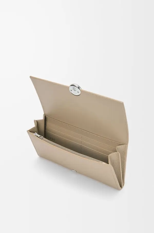 Loewe Pebble Continental Wallet In Mini Grain Calfskin - Clay