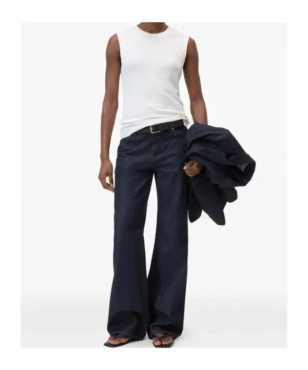Closed Crew-neck Sleeveless Top