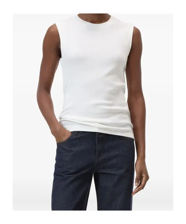 Closed Crew-neck Sleeveless Top