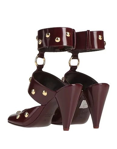 Chloé Embellished Glossed Leather Pumps