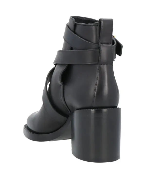 Burberry Leather Ankle Boots With Thick Heel And Zipper Detail