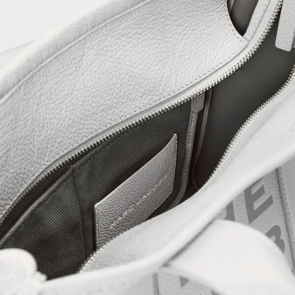 Marc Jacobs Stylish And Versatile Tote Bag