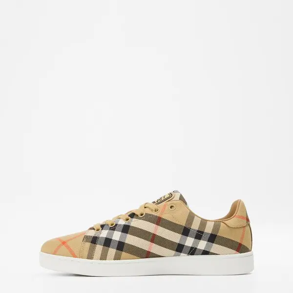 Burberry Checked Low Top Sneakers - Nude