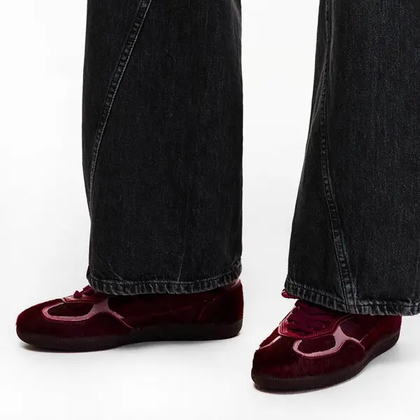 ALOHAS Round-toe Sneakers - Black