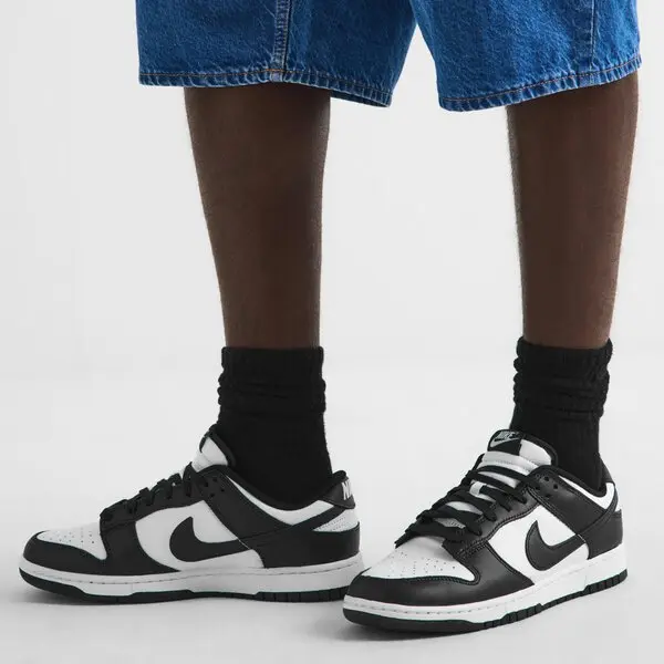 Nike Low Top Lace Up Sneakers - Black