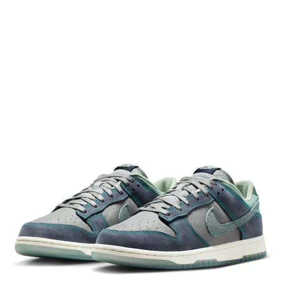 Nike Low Top Sneakers